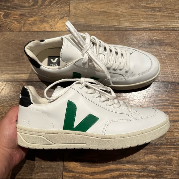 Veja | Shoes | Veja V2 Sneakers 7 Mens 9 Womens | Poshmark